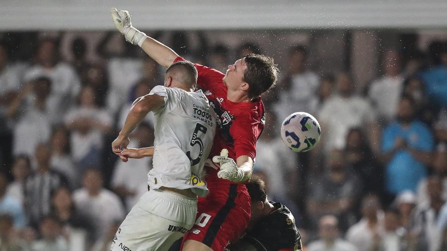 Santos, completo, supera os reservas do São Paulo