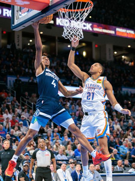 Thunder abre 25 pontos, sofre virada e perde dos Timberwolves na NBA