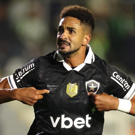 Chris Ramos ajuda Botafogo a cumprir seu primeiro objetivo pós Libertadores