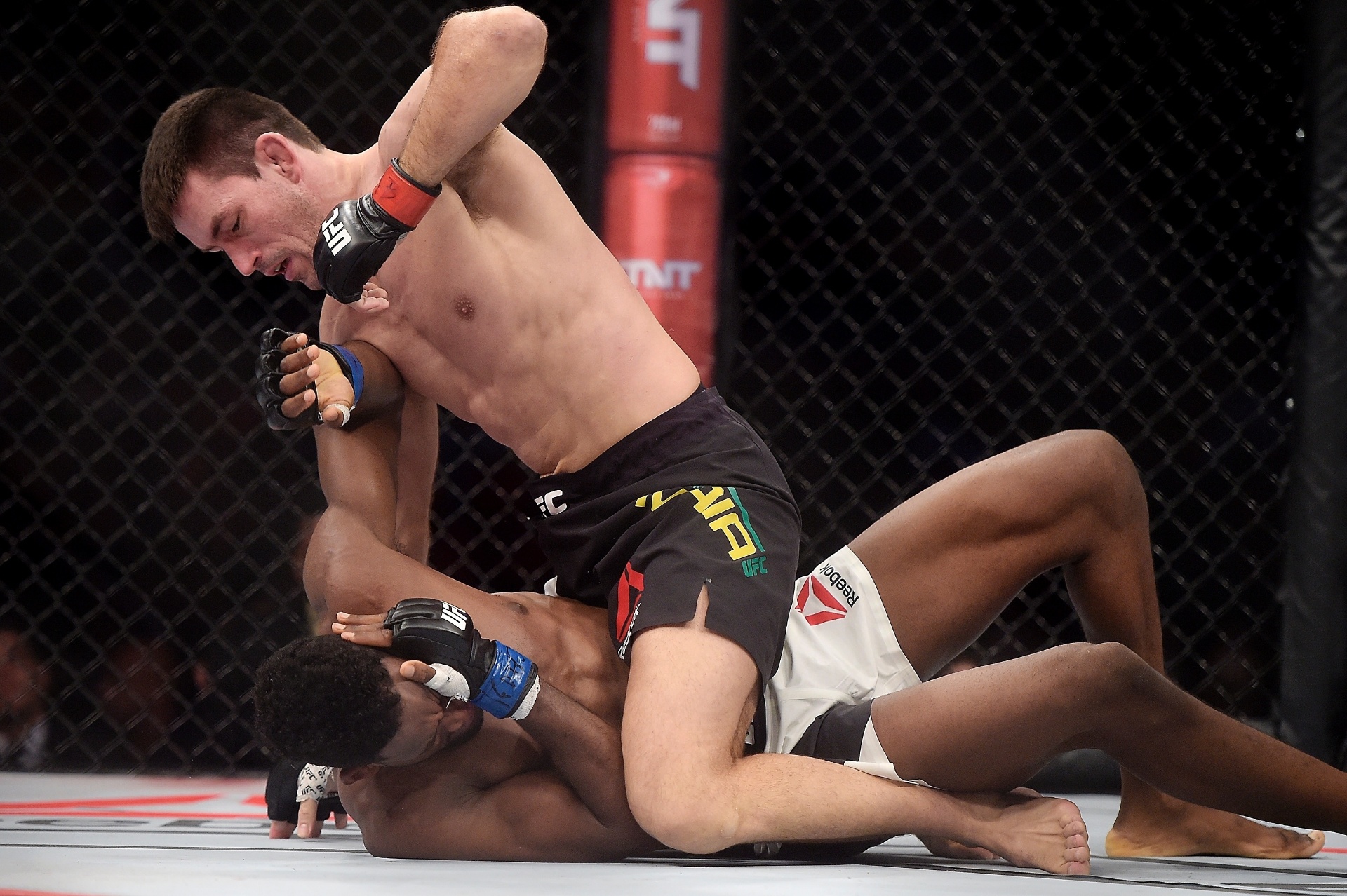 Confira fotos das lutas do UFC 190 - Notícias - BOL