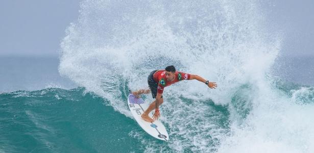 Preciso falar sobre a performance de Deivid Silva! Que surfe, meus ...