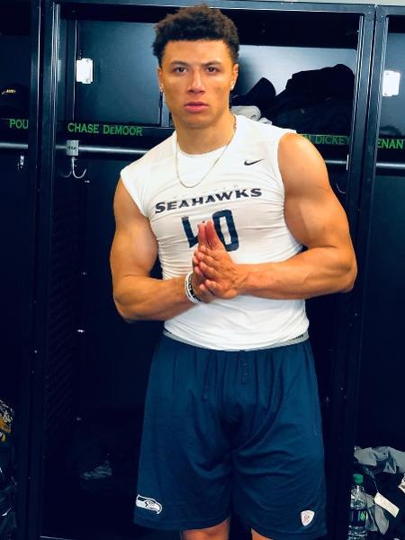 Chase DeMoor: Bonitão de Brincando com Fogo sonha com a NFL