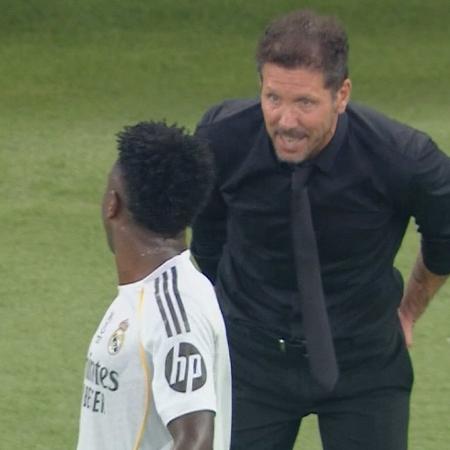 Simeone pede desculpas para Vini Jr após discussão na Supercopa