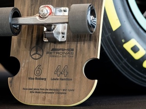 Partes da Mercedes de Lewis Hamilton viram skates gourmet - 12/12/2021 ...