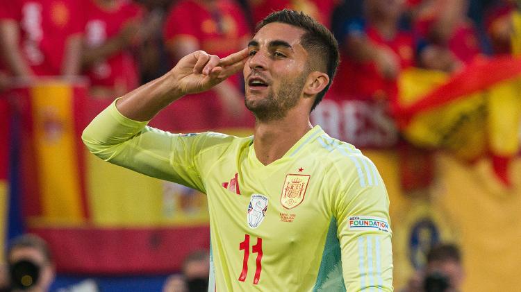 Itália empata com Croácia no fim e avança; Espanha elimina Albânia