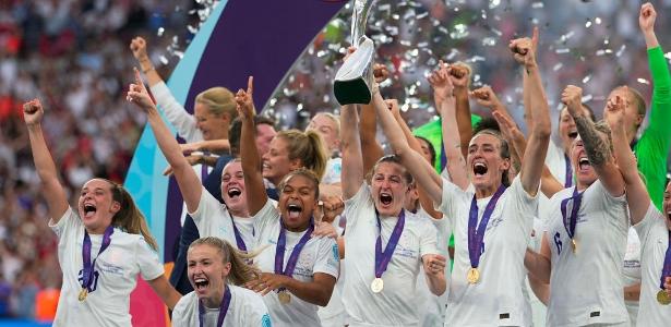 Aline Fanelli: 'Futebol feminino inglês é modelo para Brasil'