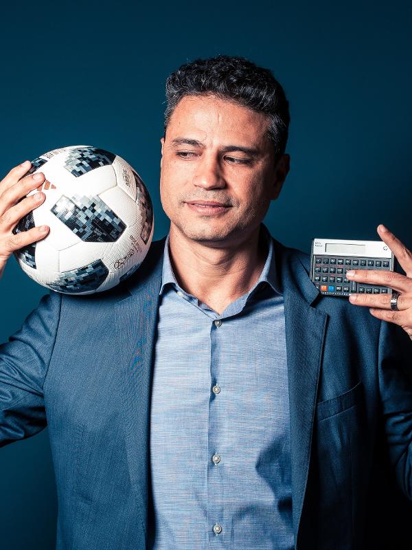 William Capita largou os gramados e foi ajudar atletas no mercado ...
