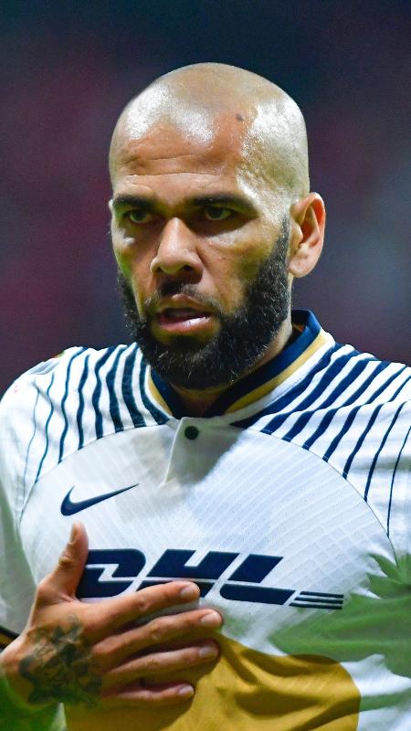 Há vida sem Dani Alves: seleção mantém força sem laterais ofensivos