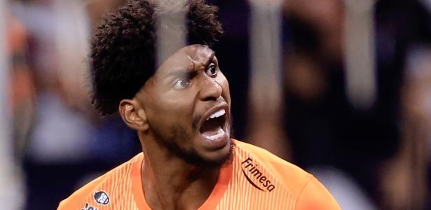 Hugo brilha nos pênaltis, Corinthians bate Cruzeiro de Cássio e vai à final