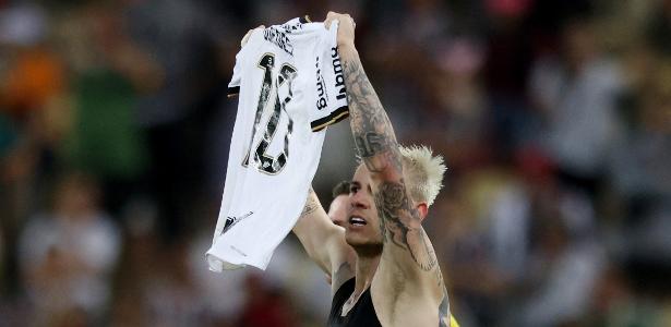 Roger Guedes: 'Aprende, Willian' e 'a 10 tem dono': corintianos vibram