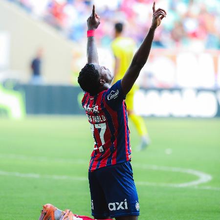 Cria da base marca duas vezes, e Bahia goleia o Jequié