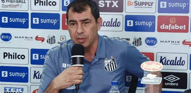 Carille rechaça rótulo de defensivo e avalia elenco do Santos: "Bem ...