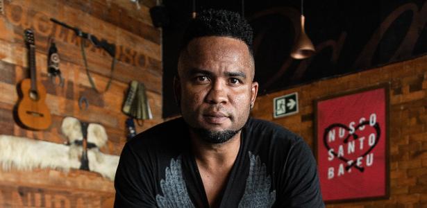 Carlos Alberto é expulso de condomínio por festas e 'conduta antissocial'