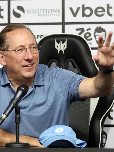 Textor diz que não vê jogo pensando em grana e quer surra do Botafogo
