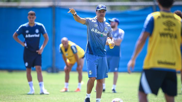 Grêmio faz reforma geral e fica apenas com auxiliares na pré-temporada ...