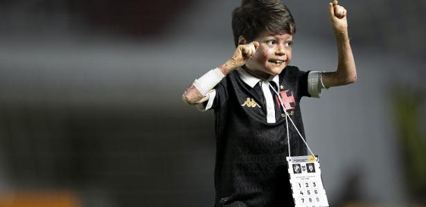 Quem é Gui Gandra, torcedor do Vasco que faturou prêmio no The Best?