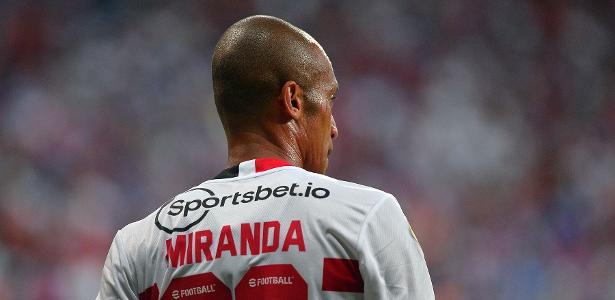 Miranda faz autocrítica e reconhece méritos do Bahia: "Mereceram"