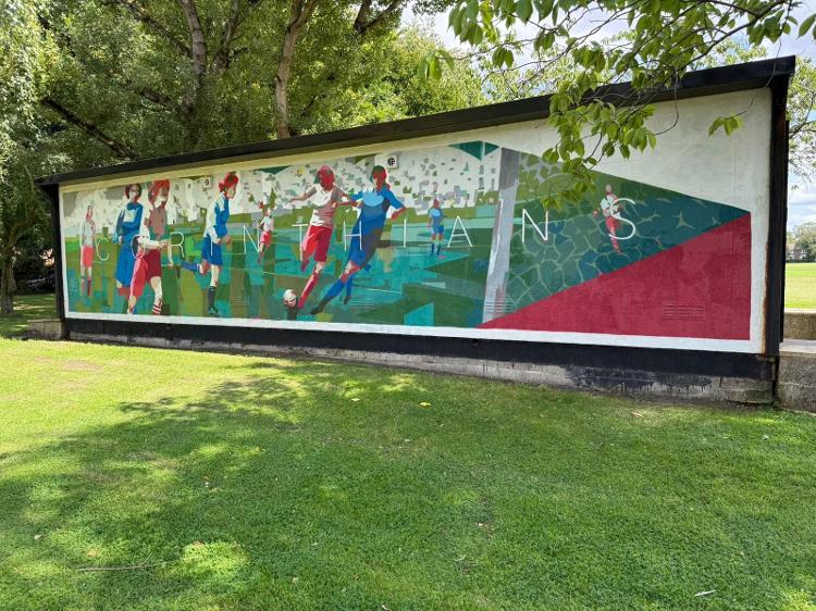 Terra de City e United, Manchester já teve um Corinthians feminino