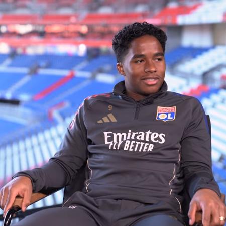 Endrick chama técnico do Lyon de 'paizão' e vê estreia com dedo de Abel