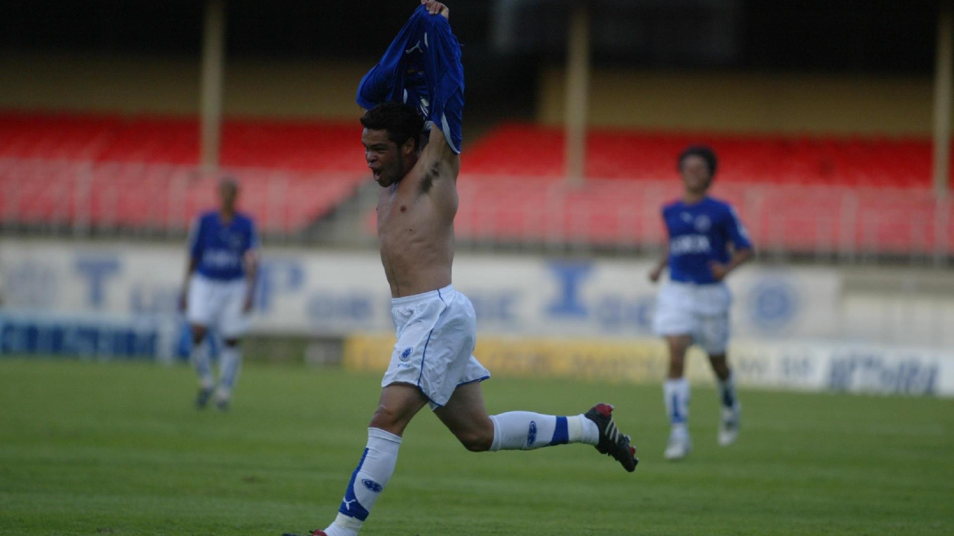 Kerlon conta como criou o "drible da foca" e lamenta carreira curta