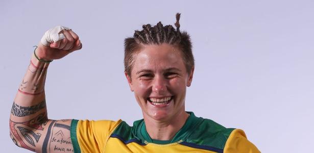 Raquel volta a jogar e busca 3ª Olimpíada após tratar câncer e retirar mama