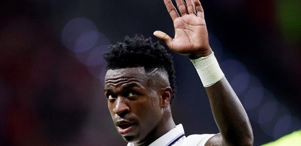 Vini Jr. responde racismo com baile e protagonismo em vitória do Real