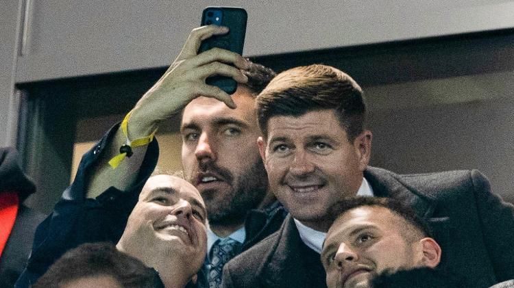 Champions: Liverpool respira e vence Rangers com golaço de Arnold