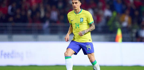 Roger Ibañez, zagueiro da seleção brasileira, é anunciado no Al-Ahli