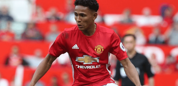 Meia descarta empresário e usa ChatGPT em negociação: 'Melhor agente'