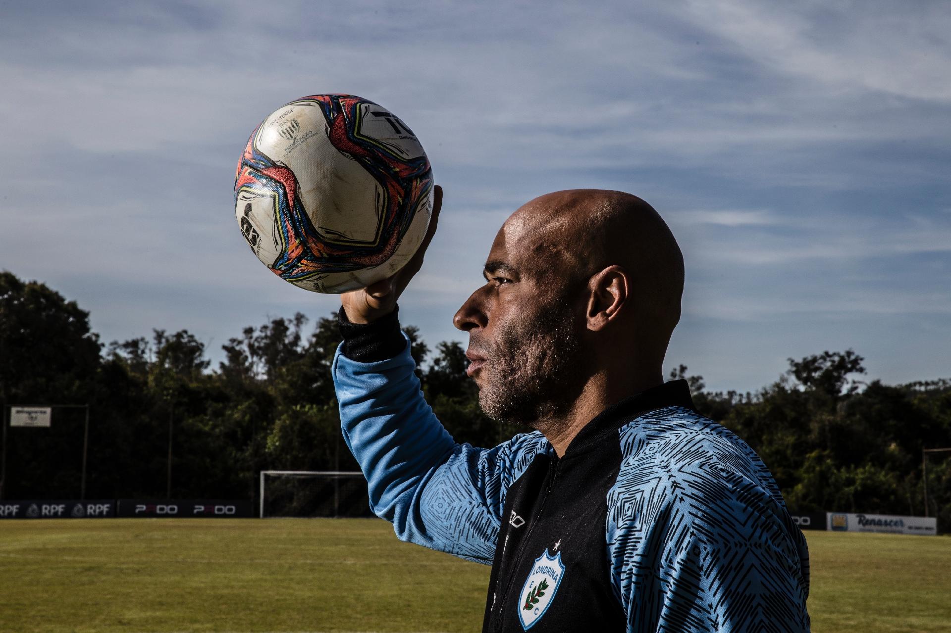 Edinho: filho de Pelé mora em alojamento e come em bandejão no Paraná