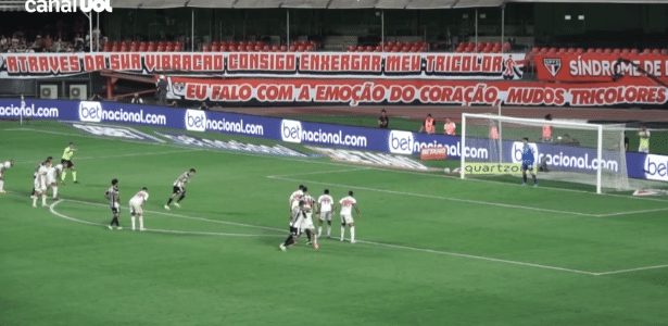 Lucas faz pênalti em Patrick e Pavón converte para o Atlético-MG; veja