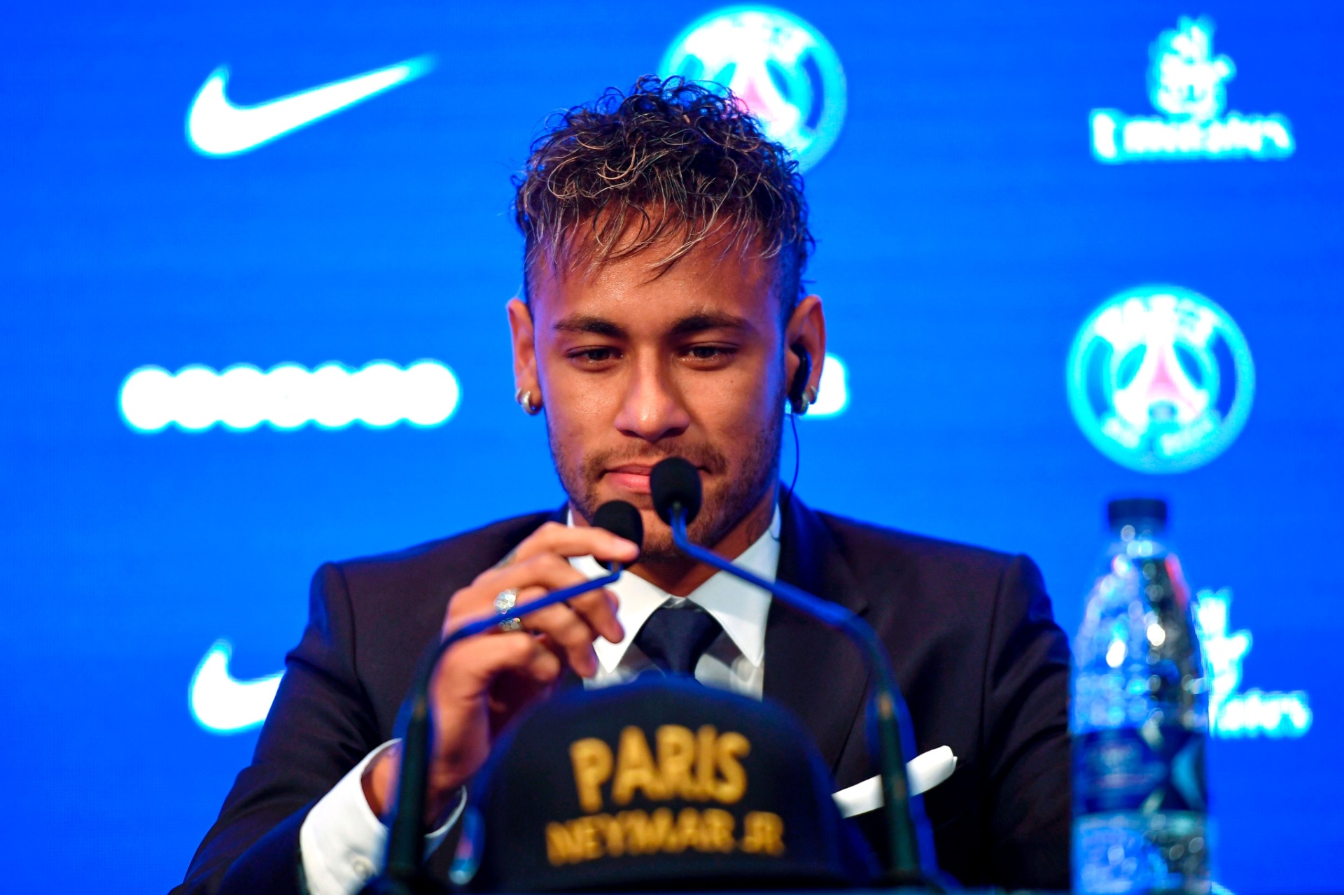 Fotos: Apresentação de Neymar no Paris Saint-Germain - 04/08/2017 - UOL ...