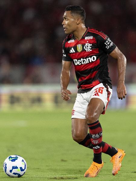 Flamengo: Alex Sandro diz que clube 'não deve nada' a rivais europeus