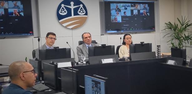 Presidente do STJD assina termo e comanda CBF até nova eleição