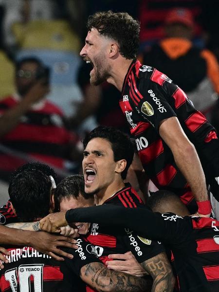 Flamengo vence Estudiantes com direito a gol-relâmpago