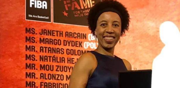 Janeth Arcain entra para Hall da Fama do basquete em cerimônia na China ...