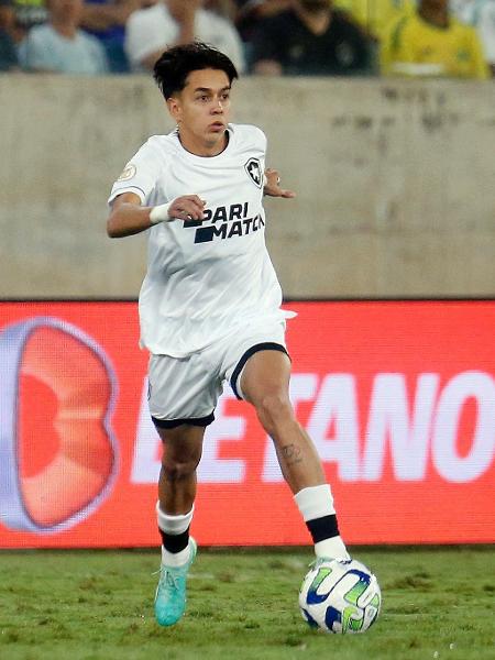 Barcelona monitora Segovia e amplia disputa pelo ponta do Botafogo