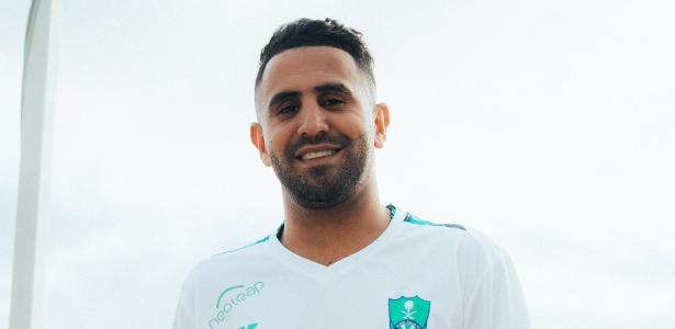 Mahrez é anunciado pelo Al-Ahli em acordo de mais de R$ 180 milhões