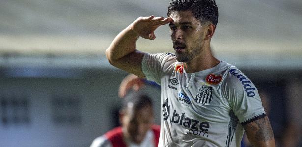 Basso diz que Santos cumpriu objetivo e minimiza vaias em festa