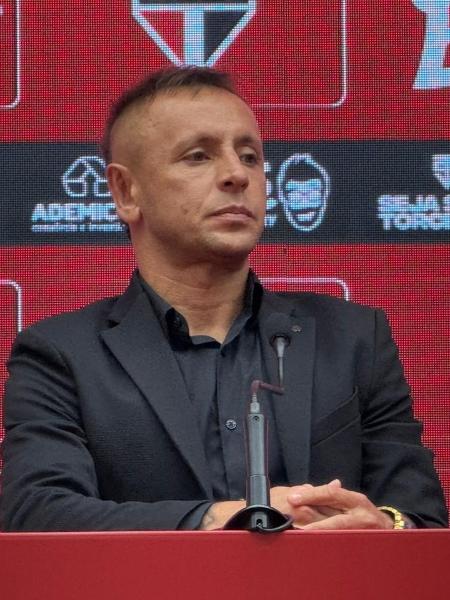 Após saída de Rui Costa, São Paulo escolhe Rafinha como diretor interino