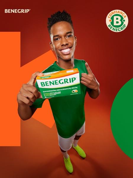 Estêvão promove remédio que é proibido na Inglaterra, sua próxima casa