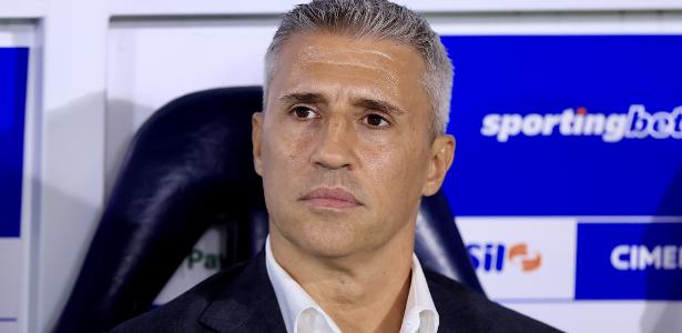 Ao demitir Crespo do São Paulo, Massis coloca holofote sobre a cabeça