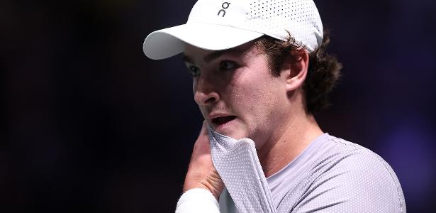 Fonseca cai cinco posições no ranking após desistência em Brisbane