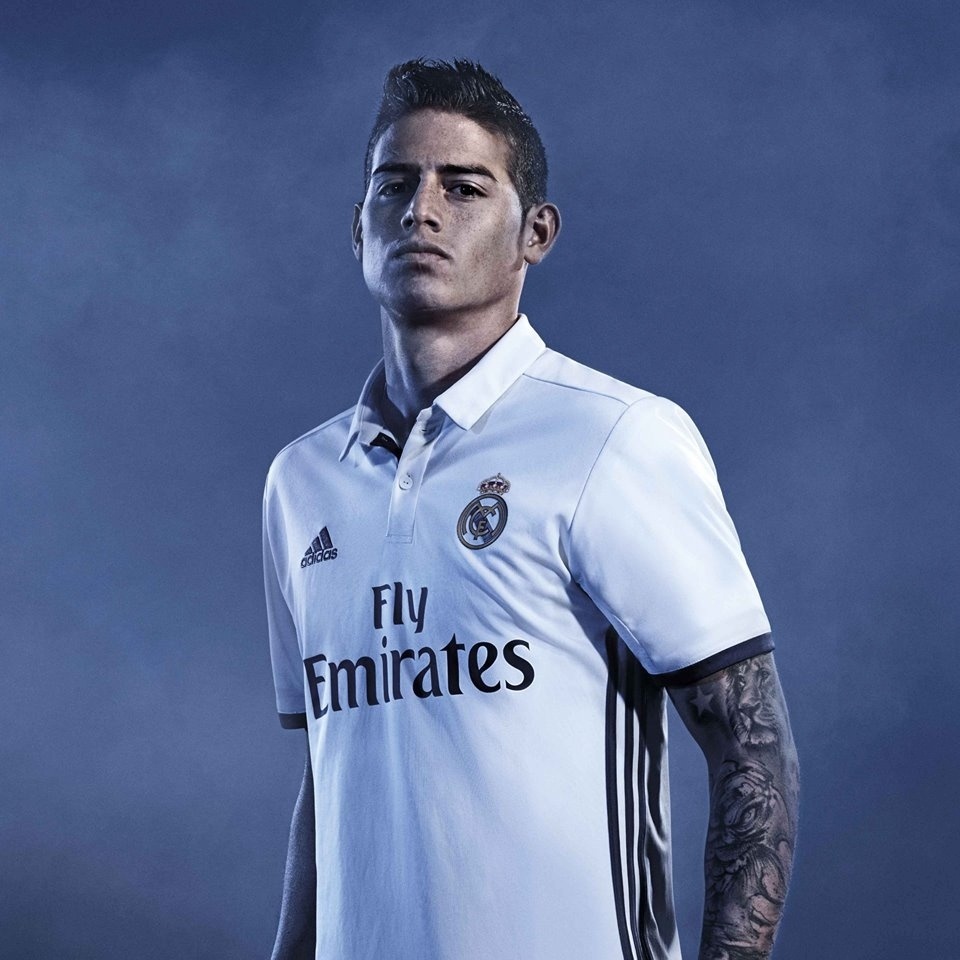 Fotos: Veja fotos dos novos uniformes do Real Madrid e do Barcelona ...