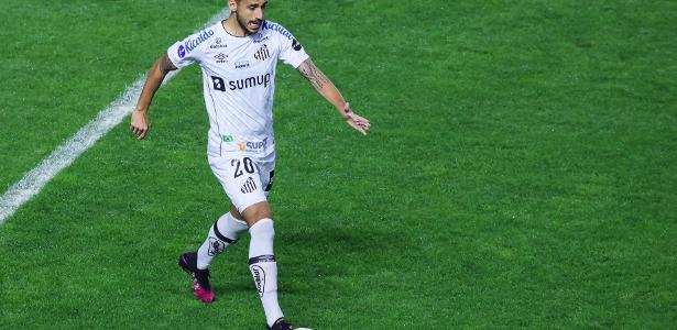 Camacho deve ganhar 'nova' função no Santos de Carille