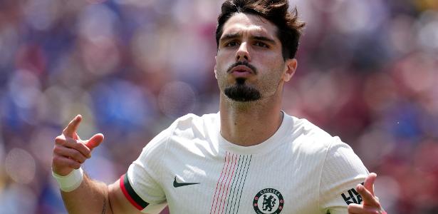 Pedro Neto elogia brasileiros e diz qual deu mais trabalho ao Chelsea