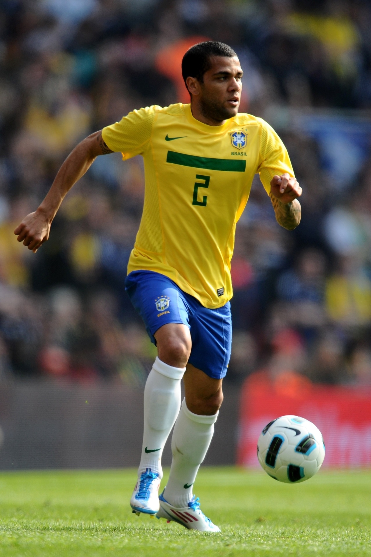 CBF lança novos uniformes da seleção brasileira e descarta calção ...