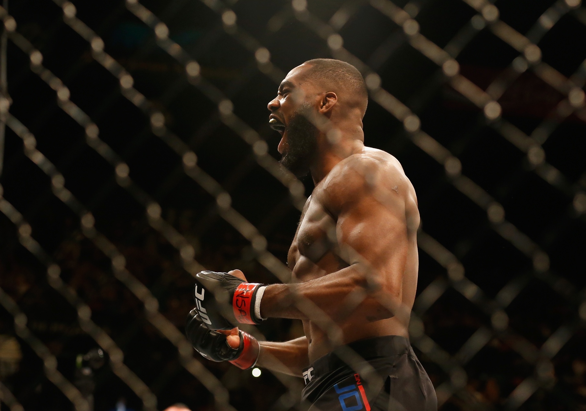 Jon Jones vence em sua volta ao UFC, mas "recusa" o cinturão interino ...