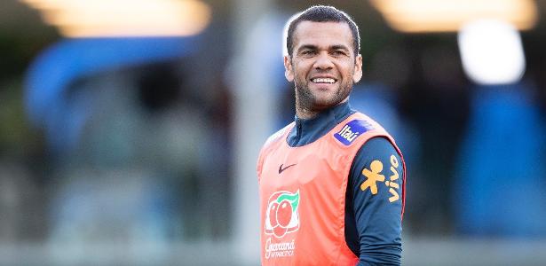 Daniel Alves sobre jogar pelo Brasil: "Só vivendo para entender tudo ...