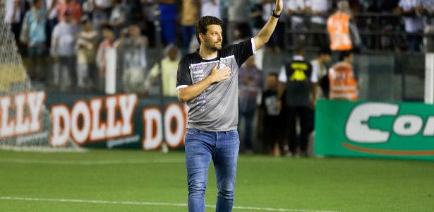 Santos anuncia o retorno de Elano como gerente da base
